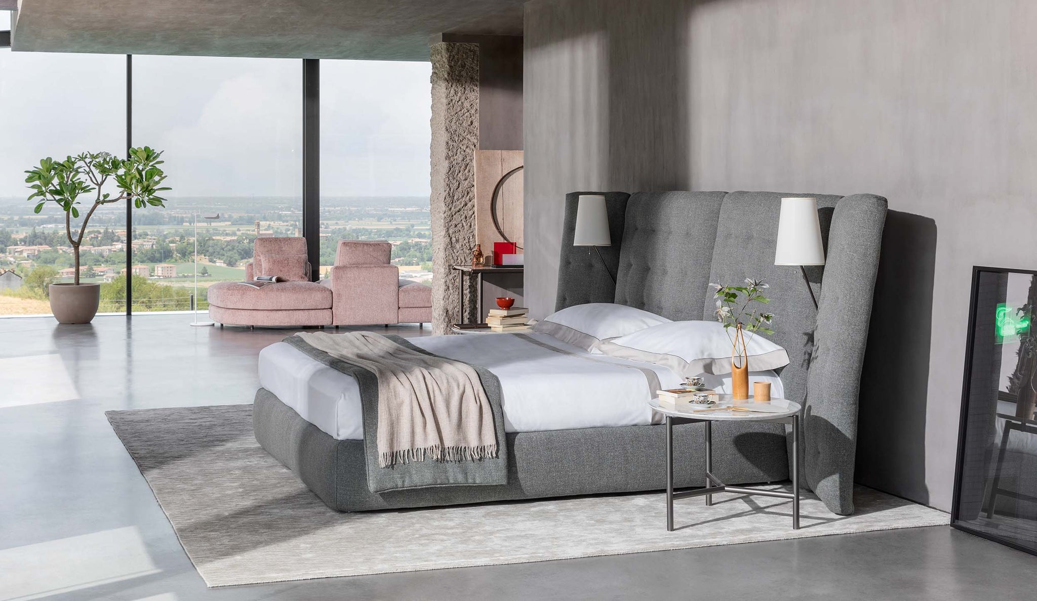 Longo Design | Angle bed with quilted headboard screen - Flou